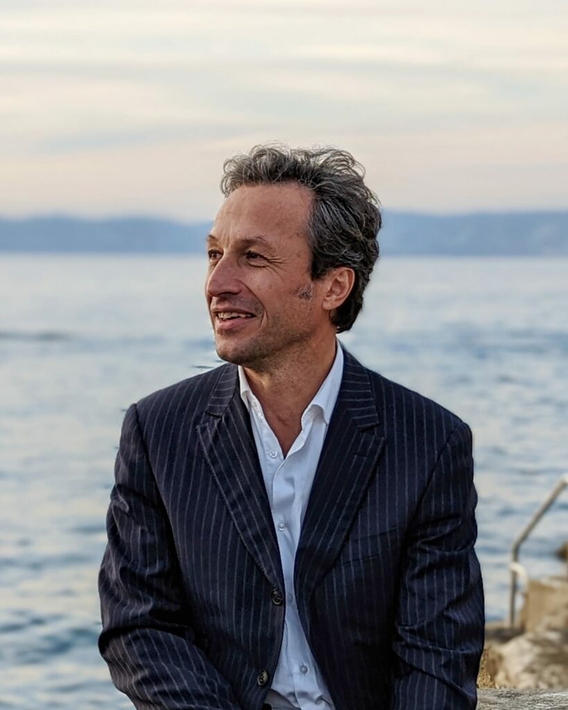 Who are we? – Seawards